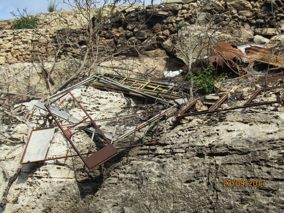 Rusty Rocks - Young Reporters for the Environment